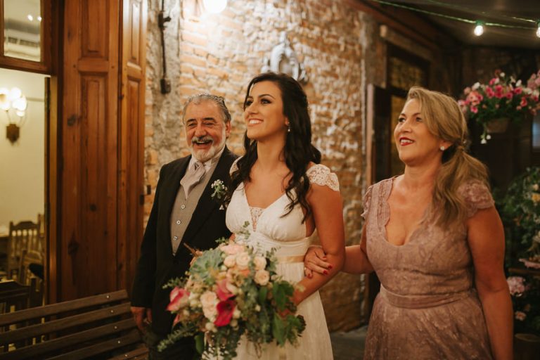 Mini Wedding romântico e animado no Tiella - Renata & Bruno