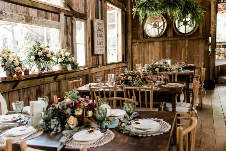 Casamento temático cheio de verde e acolhedor