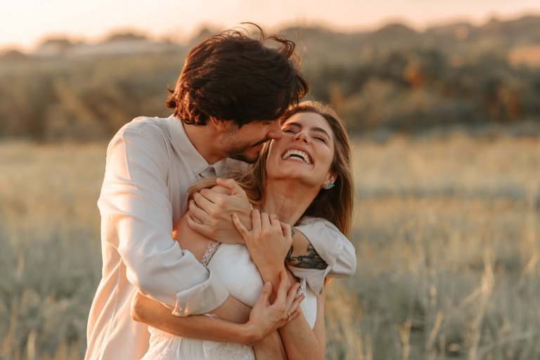 Ensaio pré casamento nos campos de trigo em Holambra!