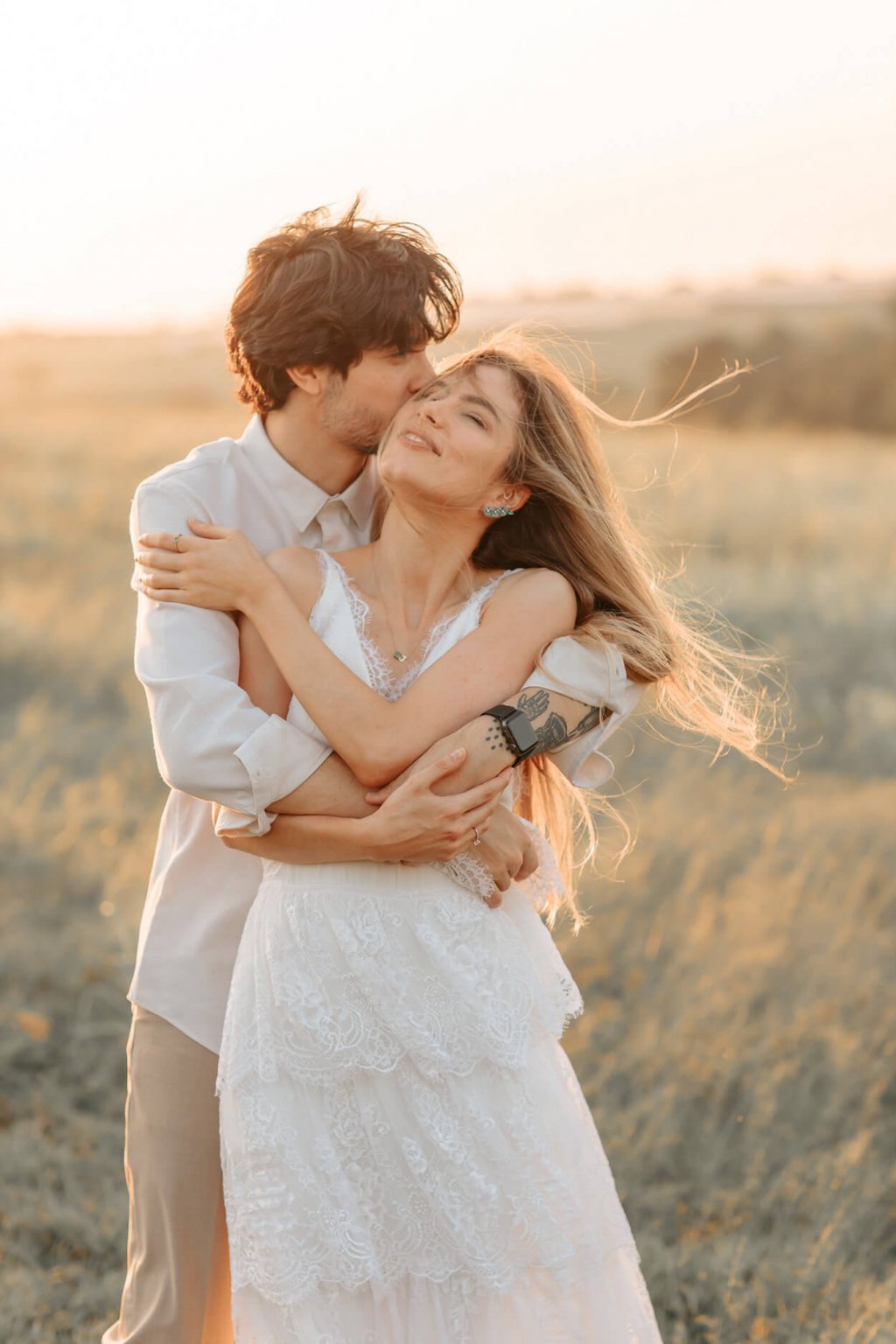 Ensaio pré casamento nos campos de trigo em Holambra!