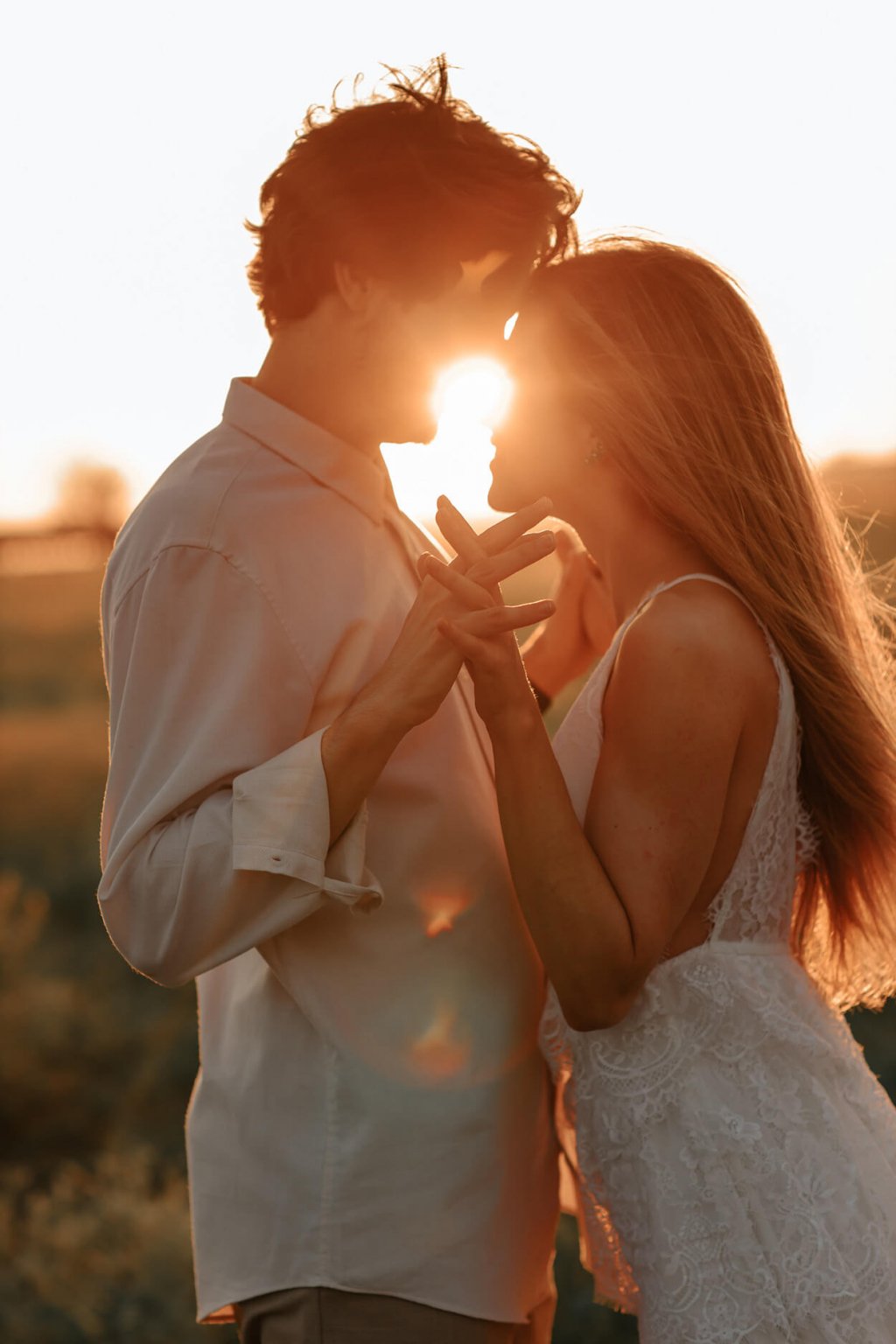 Ensaio pré casamento nos campos de trigo em Holambra!