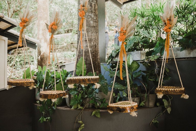 Casamento boho folk em frente a cachoeira em Palmas