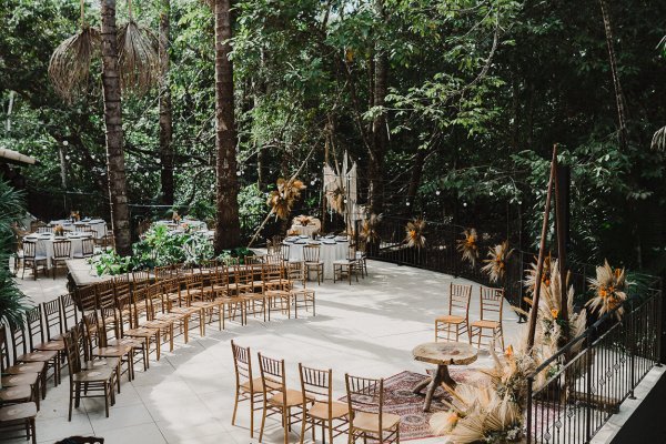 Casamento boho folk em frente a cachoeira em Palmas